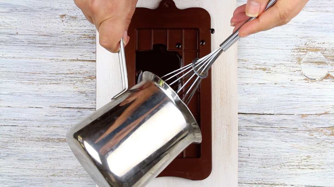 Homemade Keto Dark Chocolate Bar Recipe - Low Carb No Carb